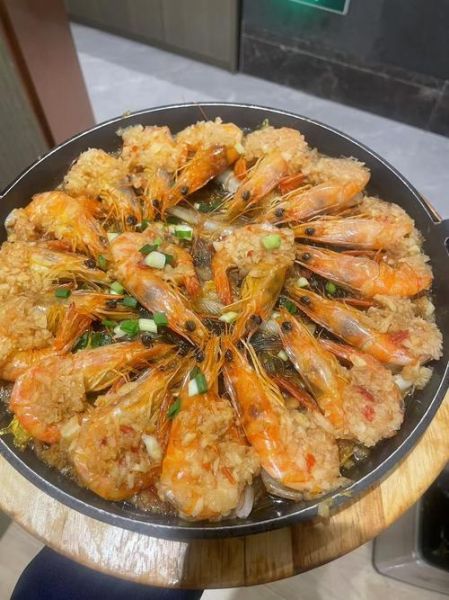 铁板蒜蓉虾怎么做_蒜蓉虾铁板做法窍门-第1张图片-山城妙识 铁板蒜蓉虾怎么做_蒜蓉虾铁板做法窍门-第1张图片-山城妙识