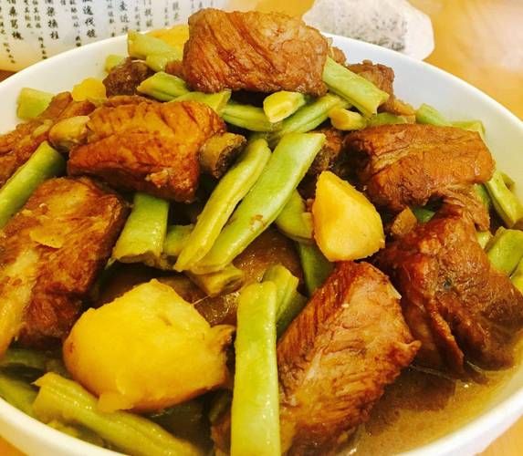 豆角土豆炖排骨怎么做_豆角土豆炖排骨要焯水吗-第1张图片-山城妙识