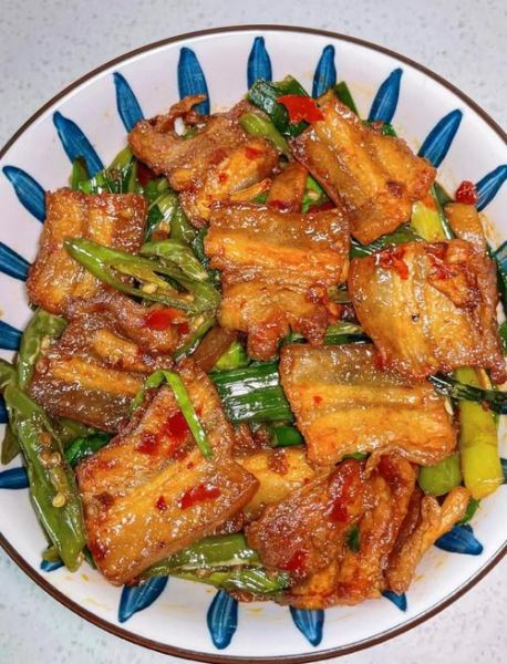 回锅肉炒蒜苗怎么做_回锅肉炒蒜苗的家常做法-第1张图片-山城妙识