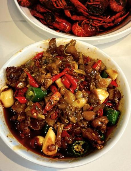湘菜爆炒牛蛙怎么做_爆炒牛蛙要焯水吗-第1张图片-山城妙识 湘菜爆炒牛蛙怎么做_爆炒牛蛙要焯水吗-第1张图片-山城妙识