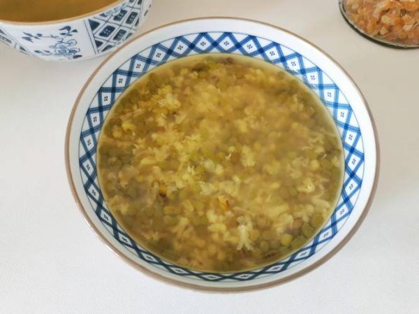 喝绿豆汤可以减肥吗_绿豆汤减肥的正确喝法-第2张图片-山城妙识 喝绿豆汤可以减肥吗_绿豆汤减肥的正确喝法-第2张图片-山城妙识