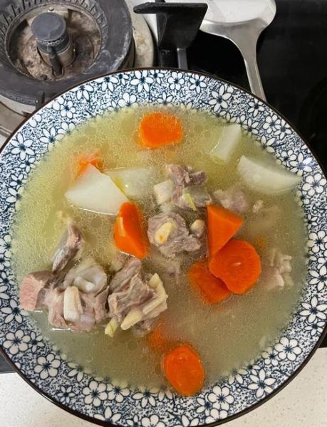 白萝卜羊肉汤怎么做_白萝卜羊肉汤去膻味技巧-第3张图片-山城妙识 白萝卜羊肉汤怎么做_白萝卜羊肉汤去膻味技巧-第3张图片-山城妙识
