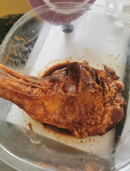 烤箱烤羊腿怎么做_烤箱烤羊腿温度时间-第2张图片-山城妙识 烤箱烤羊腿怎么做_烤箱烤羊腿温度时间-第2张图片-山城妙识