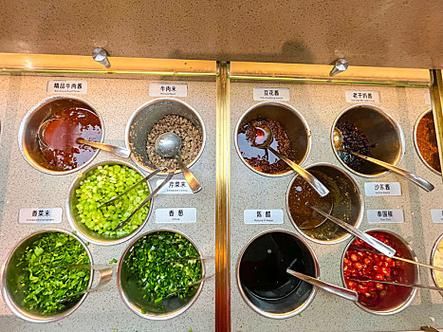 火锅店调料台有多少种调料_如何搭配才好吃-第2张图片-山城妙识