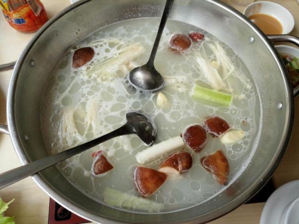三鲜火锅怎么做_三鲜火锅底料怎么调-第1张图片-山城妙识 三鲜火锅怎么做_三鲜火锅底料怎么调-第1张图片-山城妙识