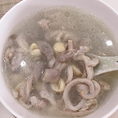 猪肚煲汤放什么药材好_猪肚煲汤放什么药材养胃-第1张图片-山城妙识