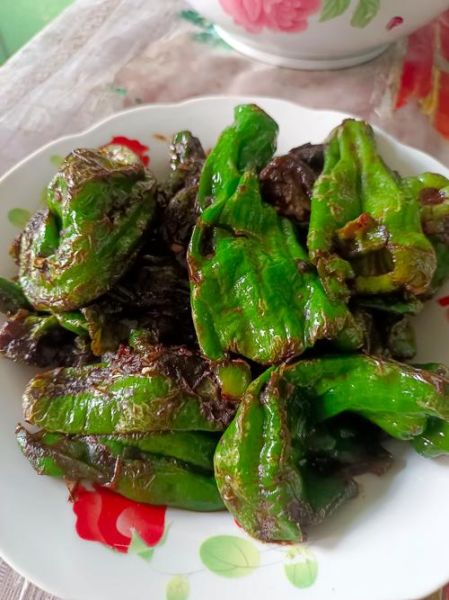 虎皮青椒图片大全_虎皮青椒怎么做才起皮-第3张图片-山城妙识 虎皮青椒图片大全_虎皮青椒怎么做才起皮-第3张图片-山城妙识