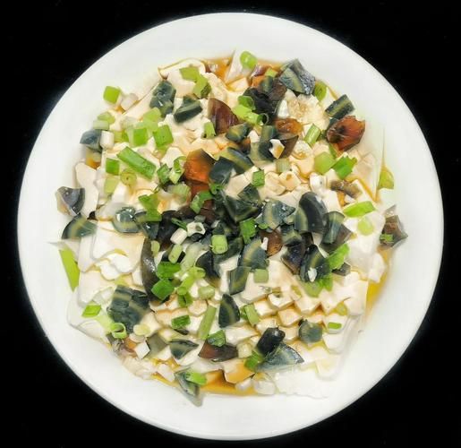 松花蛋豆腐怎么做好吃_松花蛋拌豆腐要不要焯水-第1张图片-山城妙识 松花蛋豆腐怎么做好吃_松花蛋拌豆腐要不要焯水-第1张图片-山城妙识