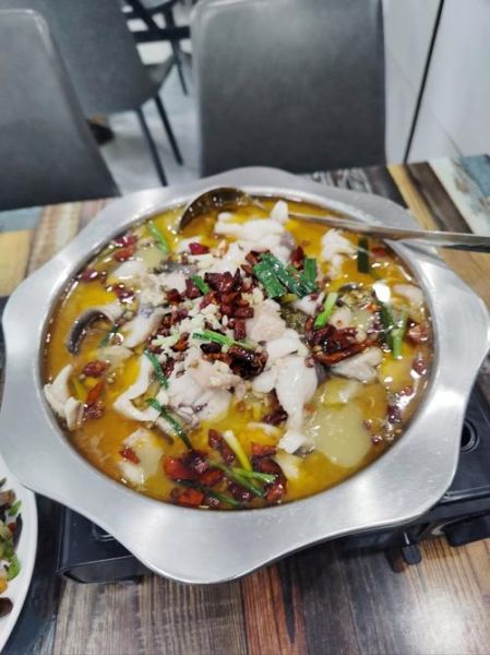 酸菜鱼头火锅怎么做_酸菜鱼头火锅底料选哪种-第3张图片-山城妙识