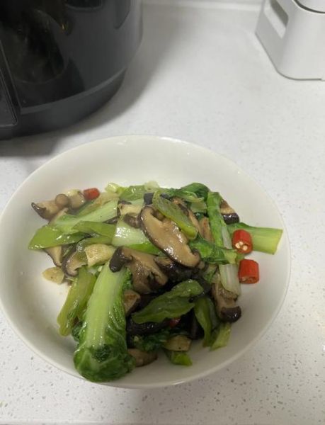 香菇炒白菜怎么炒好吃_香菇炒白菜用焯水吗-第2张图片-山城妙识 香菇炒白菜怎么炒好吃_香菇炒白菜用焯水吗-第2张图片-山城妙识