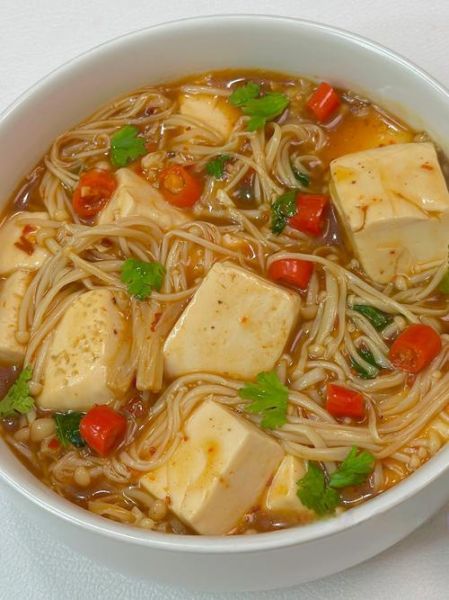 豆腐金针菇汤怎么做_豆腐金针菇汤的营养价值-第1张图片-山城妙识 豆腐金针菇汤怎么做_豆腐金针菇汤的营养价值-第1张图片-山城妙识