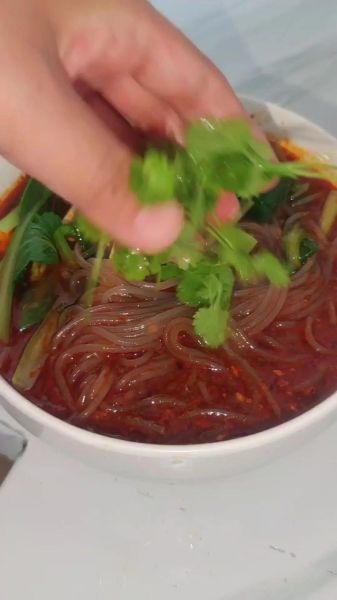 酸辣粉怎么做_酸辣粉简单做法视频-第1张图片-山城妙识 酸辣粉怎么做_酸辣粉简单做法视频-第1张图片-山城妙识