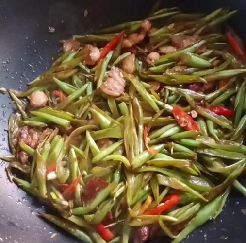 四季豆炒肉丝怎么炒_四季豆炒肉丝要不要焯水-第2张图片-山城妙识