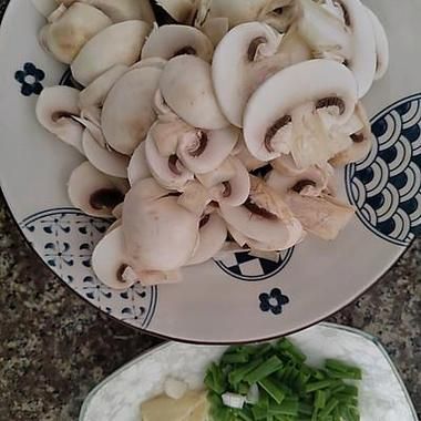 炒蘑菇隔夜能吃吗_蘑菇隔夜怎么保存-第1张图片-山城妙识 炒蘑菇隔夜能吃吗_蘑菇隔夜怎么保存-第1张图片-山城妙识