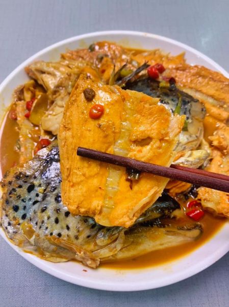 红烧三文鱼头怎么做_三文鱼头红烧需要焯水吗-第2张图片-山城妙识 红烧三文鱼头怎么做_三文鱼头红烧需要焯水吗-第2张图片-山城妙识