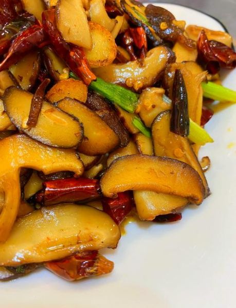 炒蘑菇放什么调料好吃_炒蘑菇怎么调味-第1张图片-山城妙识
