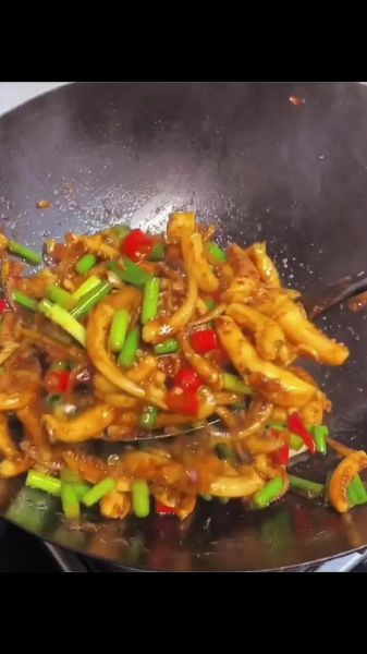 鱿鱼怎么炒好吃又简单_家常爆炒鱿鱼做法-第1张图片-山城妙识 鱿鱼怎么炒好吃又简单_家常爆炒鱿鱼做法-第1张图片-山城妙识