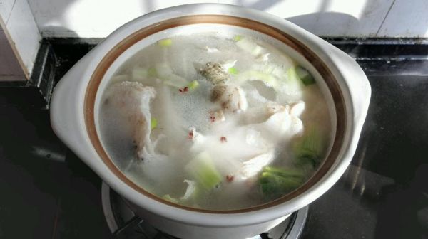 鲈鱼怎么炖汤好喝_鲈鱼炖汤放什么食材最营养-第1张图片-山城妙识 鲈鱼怎么炖汤好喝_鲈鱼炖汤放什么食材最营养-第1张图片-山城妙识
