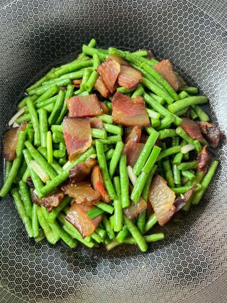 豆角炒腊肉怎么做_豆角炒腊肉家常做法-第1张图片-山城妙识 豆角炒腊肉怎么做_豆角炒腊肉家常做法-第1张图片-山城妙识