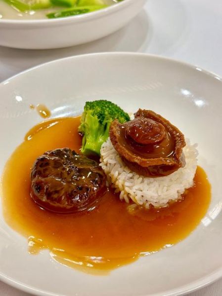 鲍鱼捞饭怎么做_鲍鱼捞饭需要哪些材料-第1张图片-山城妙识 鲍鱼捞饭怎么做_鲍鱼捞饭需要哪些材料-第1张图片-山城妙识