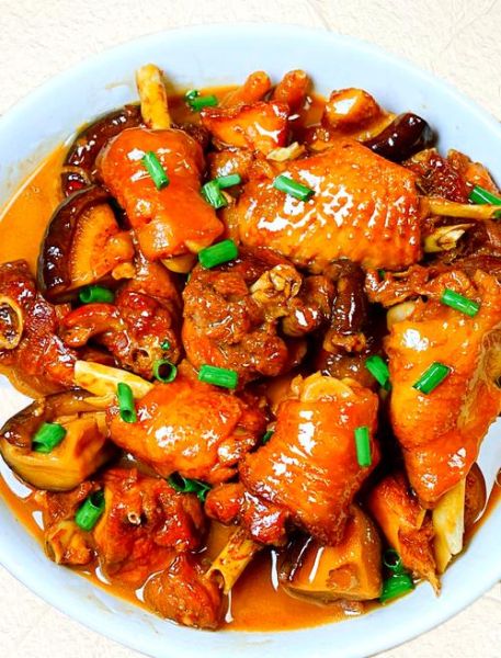 香菇鸡肉煲怎么做_香菇鸡肉煲需要焯水吗-第1张图片-山城妙识 香菇鸡肉煲怎么做_香菇鸡肉煲需要焯水吗-第1张图片-山城妙识