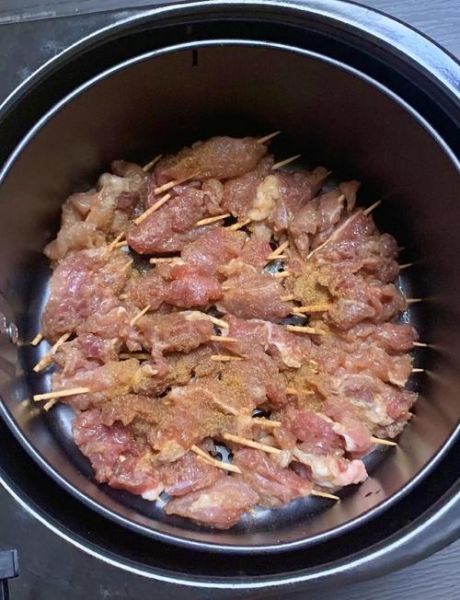 牙签肉怎么做_牙签肉用烤箱还是油炸-第3张图片-山城妙识