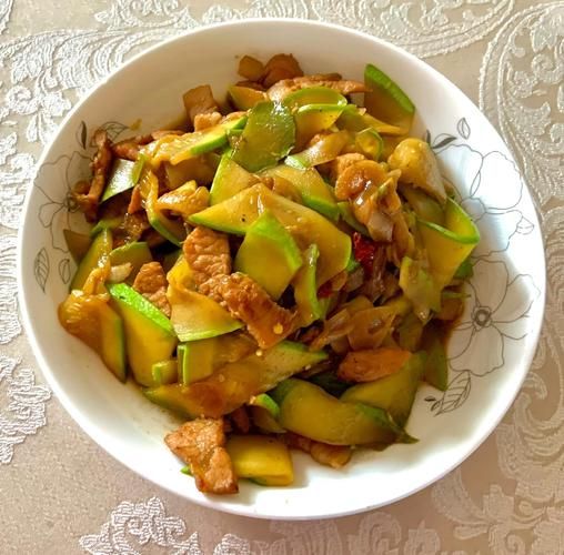 高瓜炒肉丝怎么做_高瓜炒肉丝要不要焯水-第1张图片-山城妙识 高瓜炒肉丝怎么做_高瓜炒肉丝要不要焯水-第1张图片-山城妙识