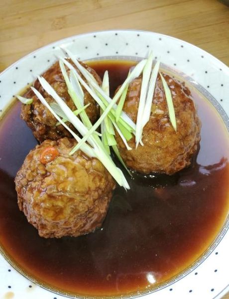 红烧狮子头怎么做_红烧狮子头用什么肉最好-第1张图片-山城妙识 红烧狮子头怎么做_红烧狮子头用什么肉最好-第1张图片-山城妙识