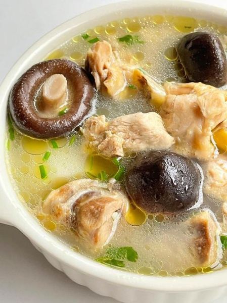 香菇炖鸡什么时候放香菇_香菇下锅最佳时间-第3张图片-山城妙识 香菇炖鸡什么时候放香菇_香菇下锅最佳时间-第3张图片-山城妙识