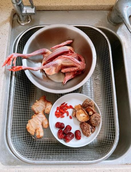 清蒸鸽子怎么做好吃_家常清蒸鸽子的做法-第1张图片-山城妙识 清蒸鸽子怎么做好吃_家常清蒸鸽子的做法-第1张图片-山城妙识