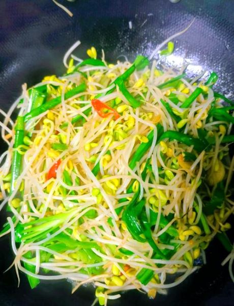 韭菜炒豆芽怎么做_韭菜炒豆芽要不要焯水-第2张图片-山城妙识 韭菜炒豆芽怎么做_韭菜炒豆芽要不要焯水-第2张图片-山城妙识