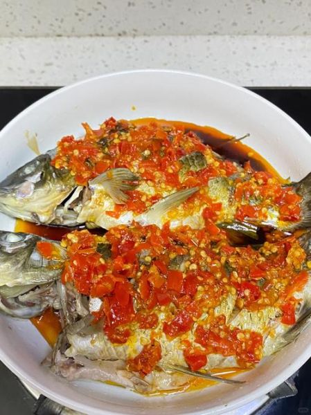 剁椒凉拌鲫鱼怎么做_剁椒凉拌鲫鱼正宗做法-第1张图片-山城妙识