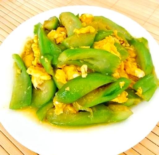 鸡蛋炒丝瓜怎么炒好吃_丝瓜要不要焯水-第3张图片-山城妙识