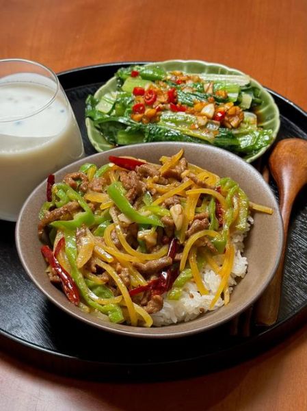 青椒土豆丝盖浇饭怎么做_青椒土豆丝盖浇饭热量高吗-第1张图片-山城妙识 青椒土豆丝盖浇饭怎么做_青椒土豆丝盖浇饭热量高吗-第1张图片-山城妙识