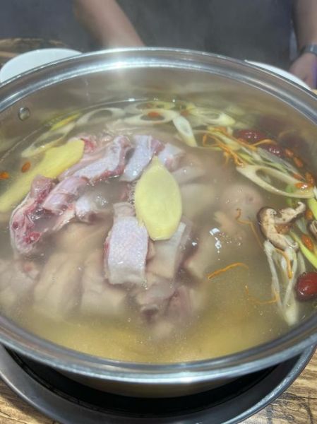 清炖小鸡怎么做_清炖小鸡需要焯水吗-第1张图片-山城妙识