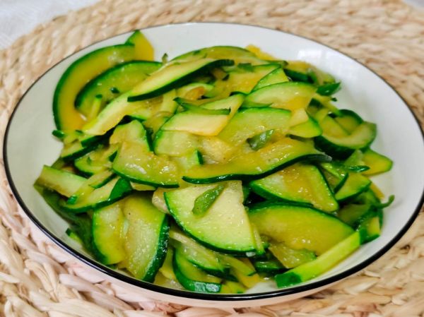 炒小南瓜怎么炒好吃_小南瓜炒多久才熟-第1张图片-山城妙识