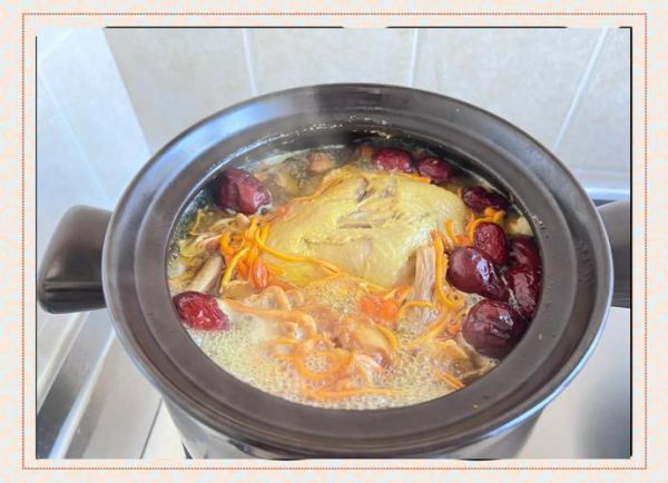 三黄鸡汤的功效与作用_三黄鸡汤适合什么人喝-第2张图片-山城妙识 三黄鸡汤的功效与作用_三黄鸡汤适合什么人喝-第2张图片-山城妙识