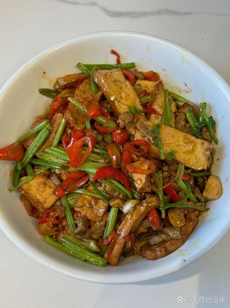 芹菜干子肉丝怎么炒_芹菜干子肉丝热量高吗-第3张图片-山城妙识