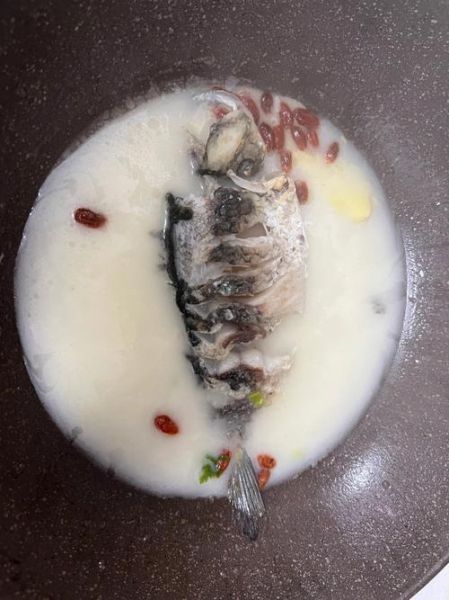 鲫鱼汤怎么炖好喝又白_鲫鱼汤的做法和步骤-第3张图片-山城妙识 鲫鱼汤怎么炖好喝又白_鲫鱼汤的做法和步骤-第3张图片-山城妙识