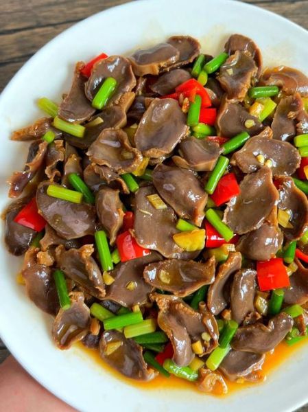 鸡胗蒜薹怎么炒好吃_鸡胗蒜薹做法窍门-第1张图片-山城妙识