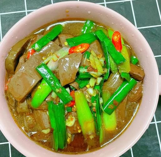 炒鸭血要不要焯水_鸭血焯水多久合适-第2张图片-山城妙识 炒鸭血要不要焯水_鸭血焯水多久合适-第2张图片-山城妙识