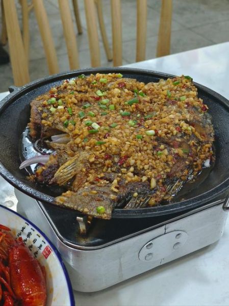 铁板鲫鱼怎么做_铁板鲫鱼配料有哪些-第2张图片-山城妙识