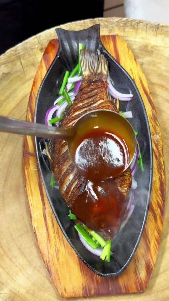 铁板鲫鱼怎么做_铁板鲫鱼配料有哪些-第3张图片-山城妙识