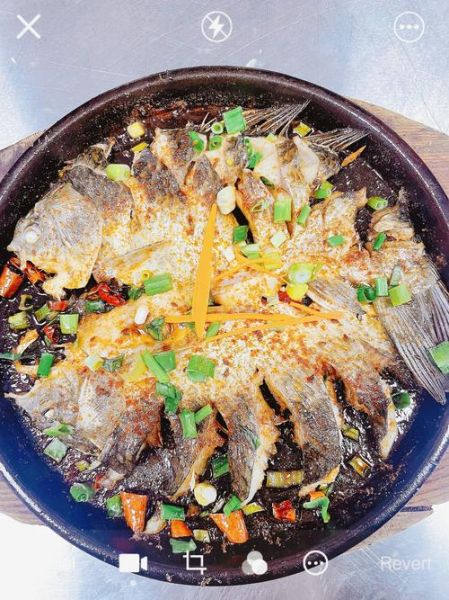 铁板鲫鱼怎么做_铁板鲫鱼配料有哪些-第1张图片-山城妙识