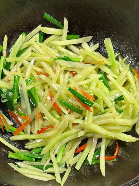 清炒莴苣怎么做_莴苣焯水还是不焯水-第1张图片-山城妙识 清炒莴苣怎么做_莴苣焯水还是不焯水-第1张图片-山城妙识