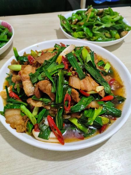 青蒜炒肉怎么炒才好吃_青蒜炒肉先炒肉还是先炒蒜-第2张图片-山城妙识