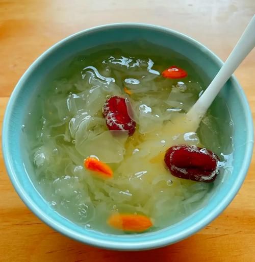 红枣银耳莲子汤煮多久_银耳莲子汤要炖多久才出胶-第3张图片-山城妙识