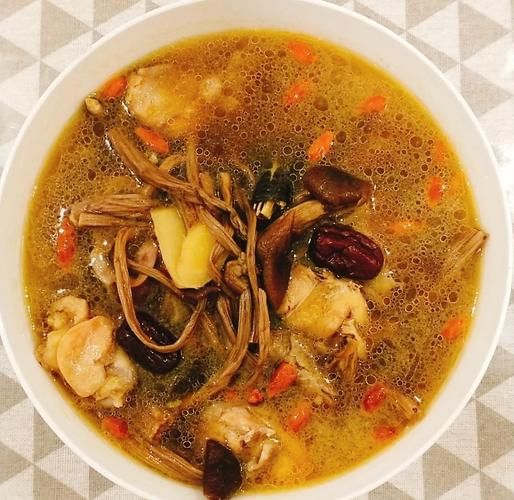 茶树菇板栗鸡汤的做法_怎么炖才不腥-第1张图片-山城妙识