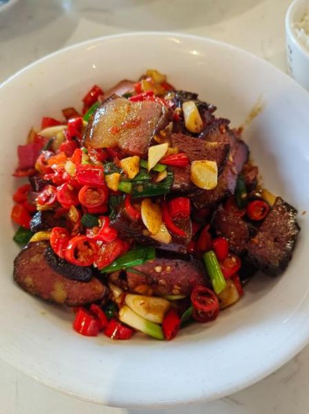 烟熏腊肉炒什么菜好吃_烟熏腊肉最佳搭配-第1张图片-山城妙识 烟熏腊肉炒什么菜好吃_烟熏腊肉最佳搭配-第1张图片-山城妙识