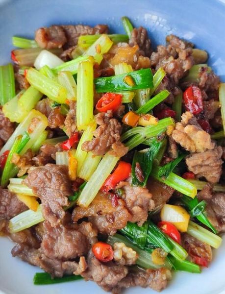 芹菜炒牛肉沫怎么做_芹菜炒牛肉沫的家常做法-第1张图片-山城妙识 芹菜炒牛肉沫怎么做_芹菜炒牛肉沫的家常做法-第1张图片-山城妙识